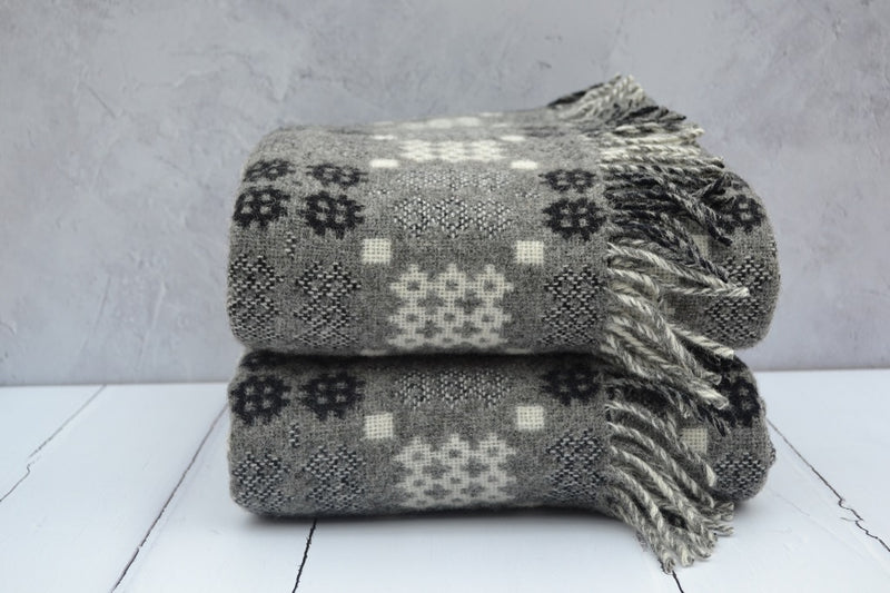 Welsh blankets | Hand woven | Iconic Patterns - FelinFach